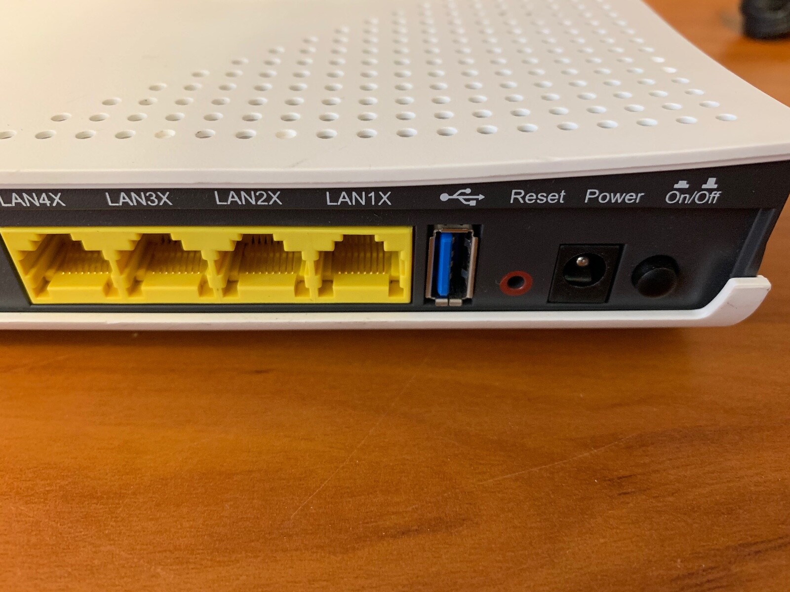 Comtrend AR-5220u Wireless ADSL2+ Router White | eBay