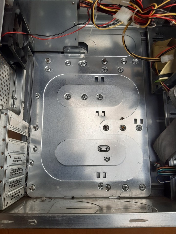 VINTAGE Mid Tower BEIGE RETRO PC CASE, 320W PSU, Floppy Windows 2000 ...