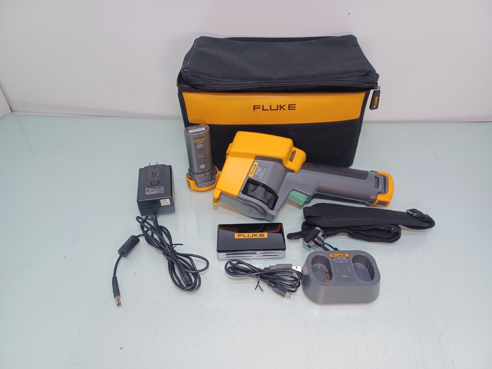 Fluke Ti32 60Hz 320x240 Infrared Thermal Imager w/ 2x Batteries ...