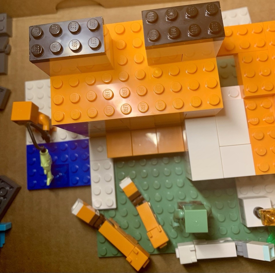 Lego Minecraft 2 Sets Fox Lodge 21178 95% & The Armory 21252 70% | eBay