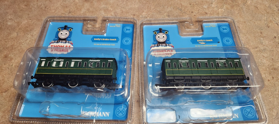 Bachmann Thomas And Friends HO/OO Scale Emily's Coaches 76042 76043 | eBay
