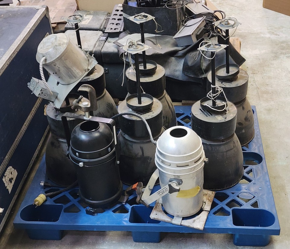 49+ PC Lot Vintage Stage Lights and Equipment, BARCO, American DJ, LEE ...