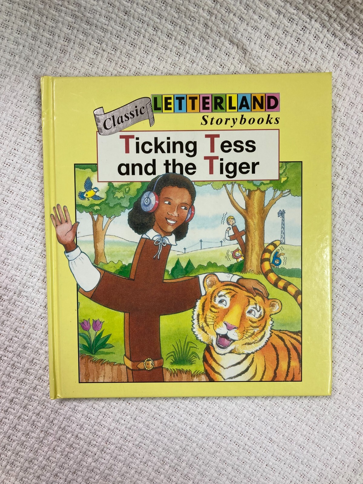 Letterland Letter Land Book T Ticking Tess & the Tiger Learning Letters ...
