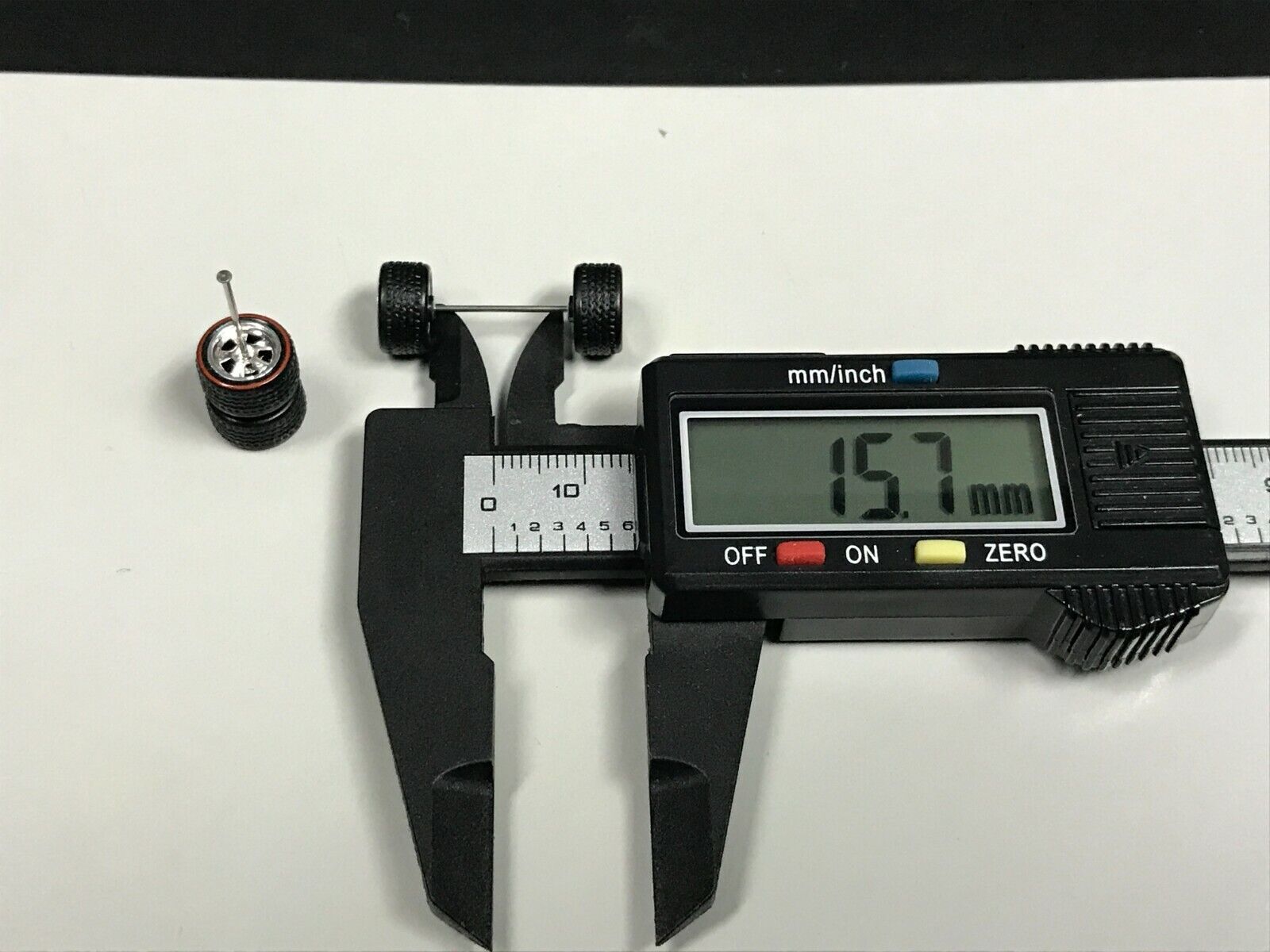 R257 Hot Wheels 1/64 Set LW5 Chrome Redline, Medium axle RUBBER REAL ...