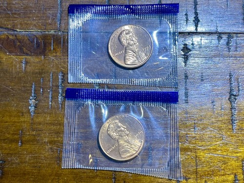 🇺🇸 Lot of 2 BU Red Lincoln Cents 1993 & 1996 sealed in original US mint ...