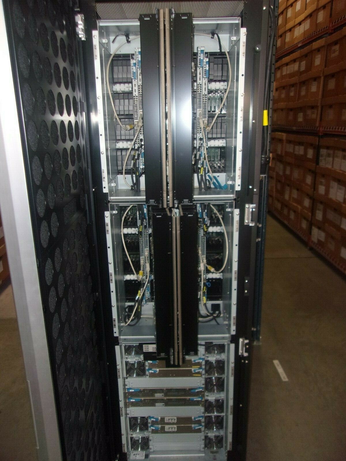 HP XP P9500 (eXtended Platform) STORAGE WORKS DATA STORAGE DISK ARRAY ...