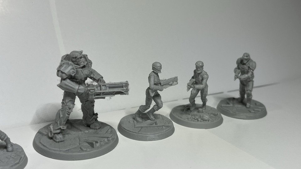 Fallout Wasteland Warfare Miniatures: Brotherhood Of Steel Core box ...