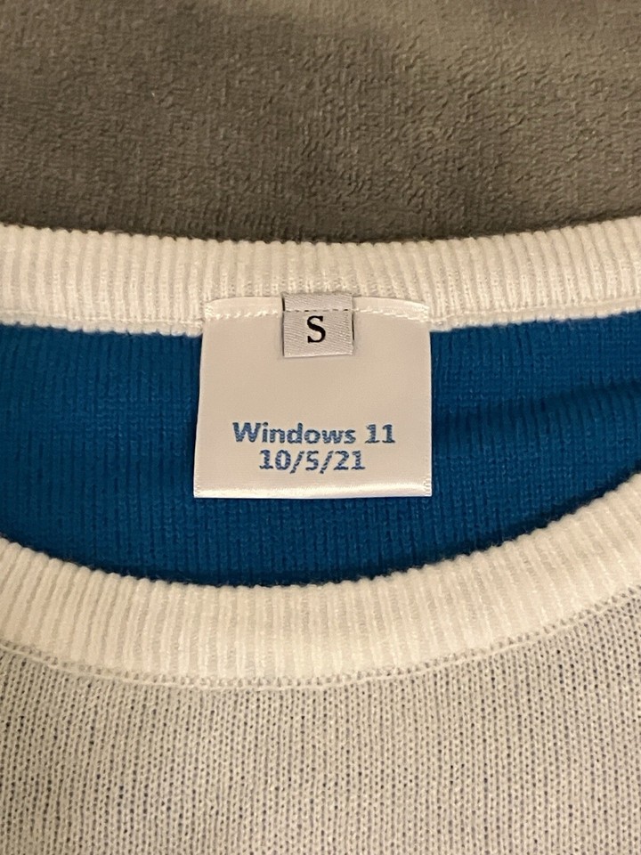 Holiday Ugly Sweater - Microsoft Windows 11 Launch date Sweater - Size ...