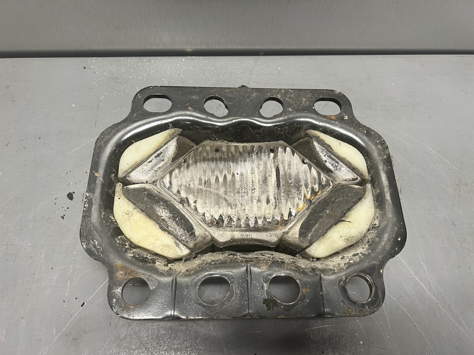 Paccar Peterbilt Kenworth Engine Mount U30027-000 | eBay