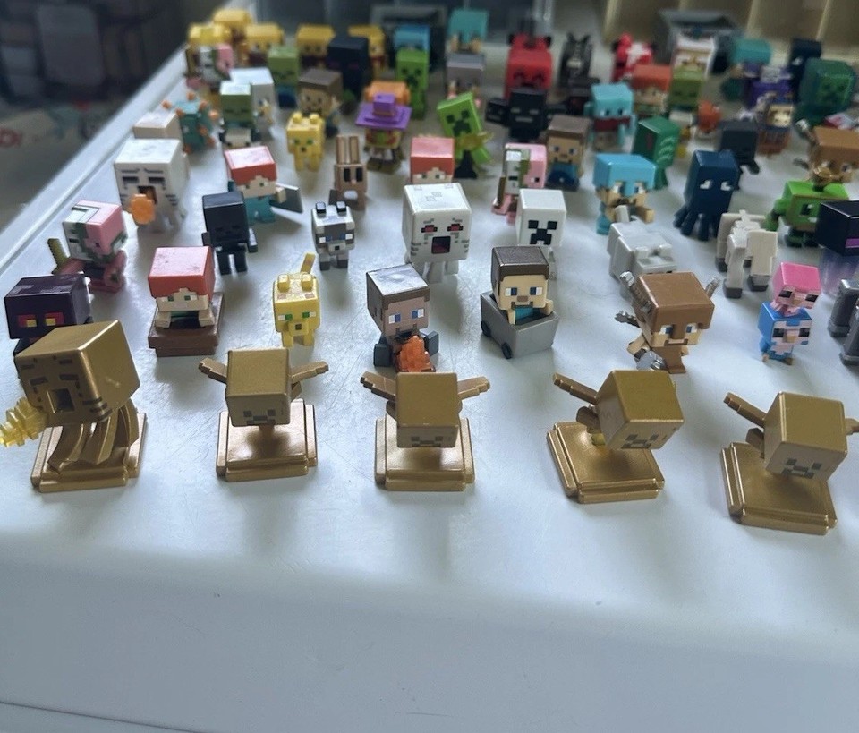 Minecraft Minifigures Lot w 3 Carrying Cases. 22 Of Gold, Silver And ...