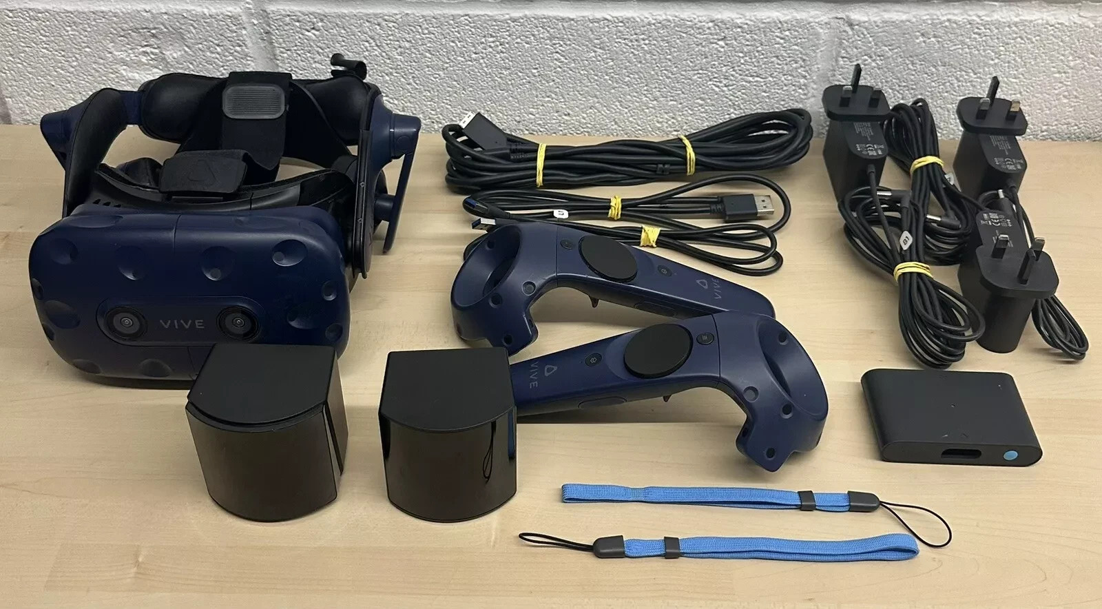 HTC Vive Pro VR Headset Full Kit, Controllers & Base Stations + Spare ...