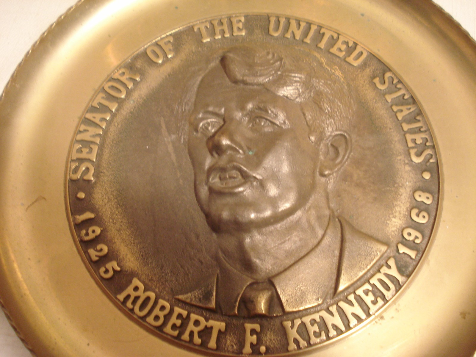 Vintage..Pair..Of..Brass...Commemorative..3D..JFK...RFK..Kennedy...Wall ...
