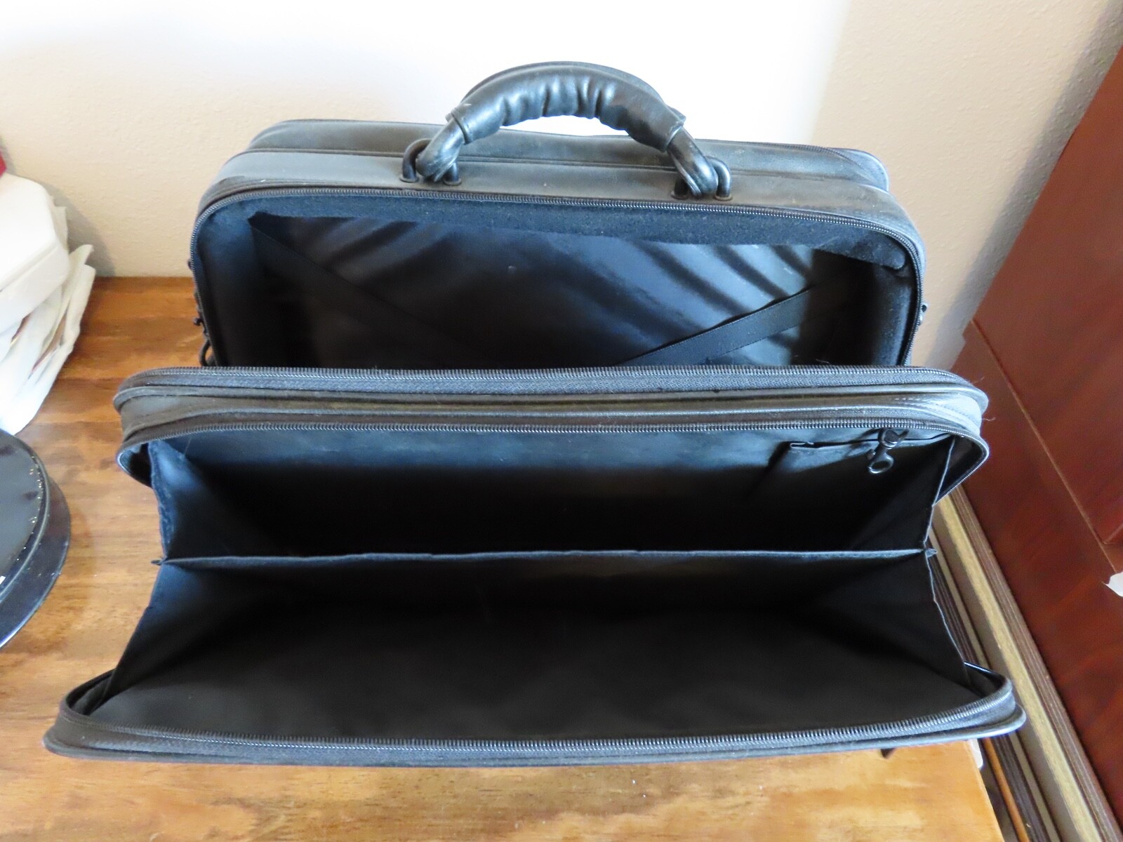 TARGUS OCU2 MULTI POCKET PADDED LAPTOP BLACK LEATHER BAG WITH SHOULDER ...