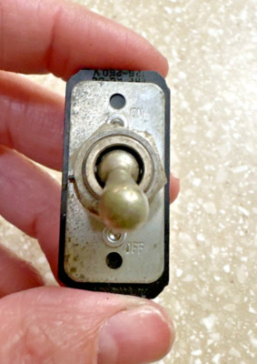 UND LAB INSP. USA Switch ON OFF 17A 125VAC, 12A 250 VAC NOS | eBay