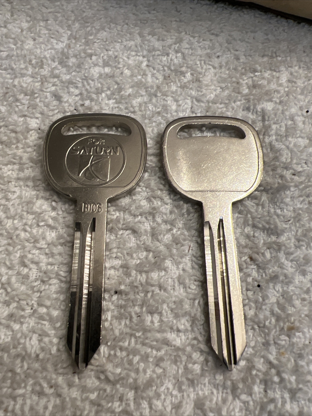 2 Genuine G.M. Dealer 2003 Saturn Logo Replacement Uncut Key Blanks JET ...