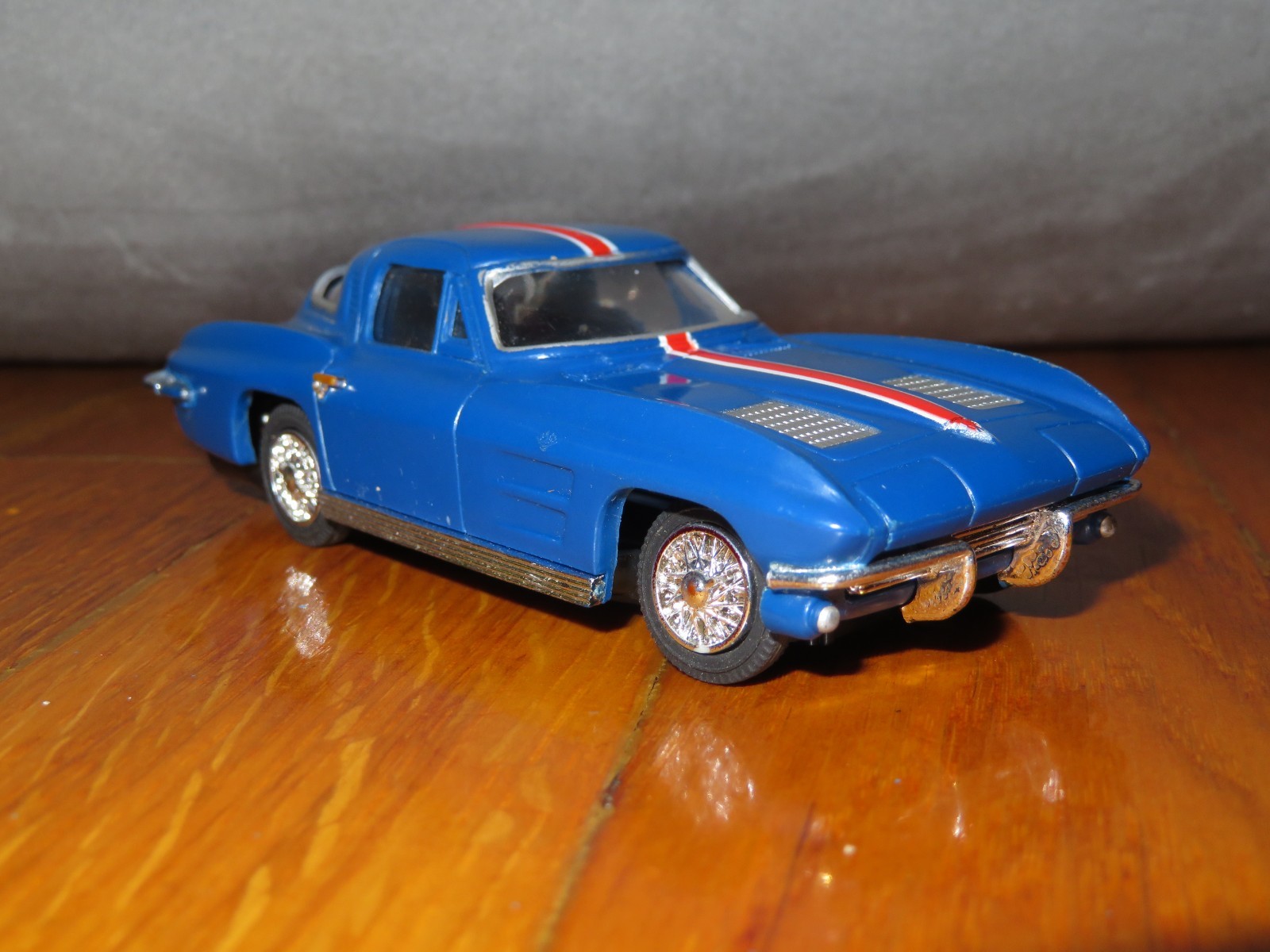 1964 Ideal Motorific Slot Car - 1 body & chassis w/ motor - Corvette ...
