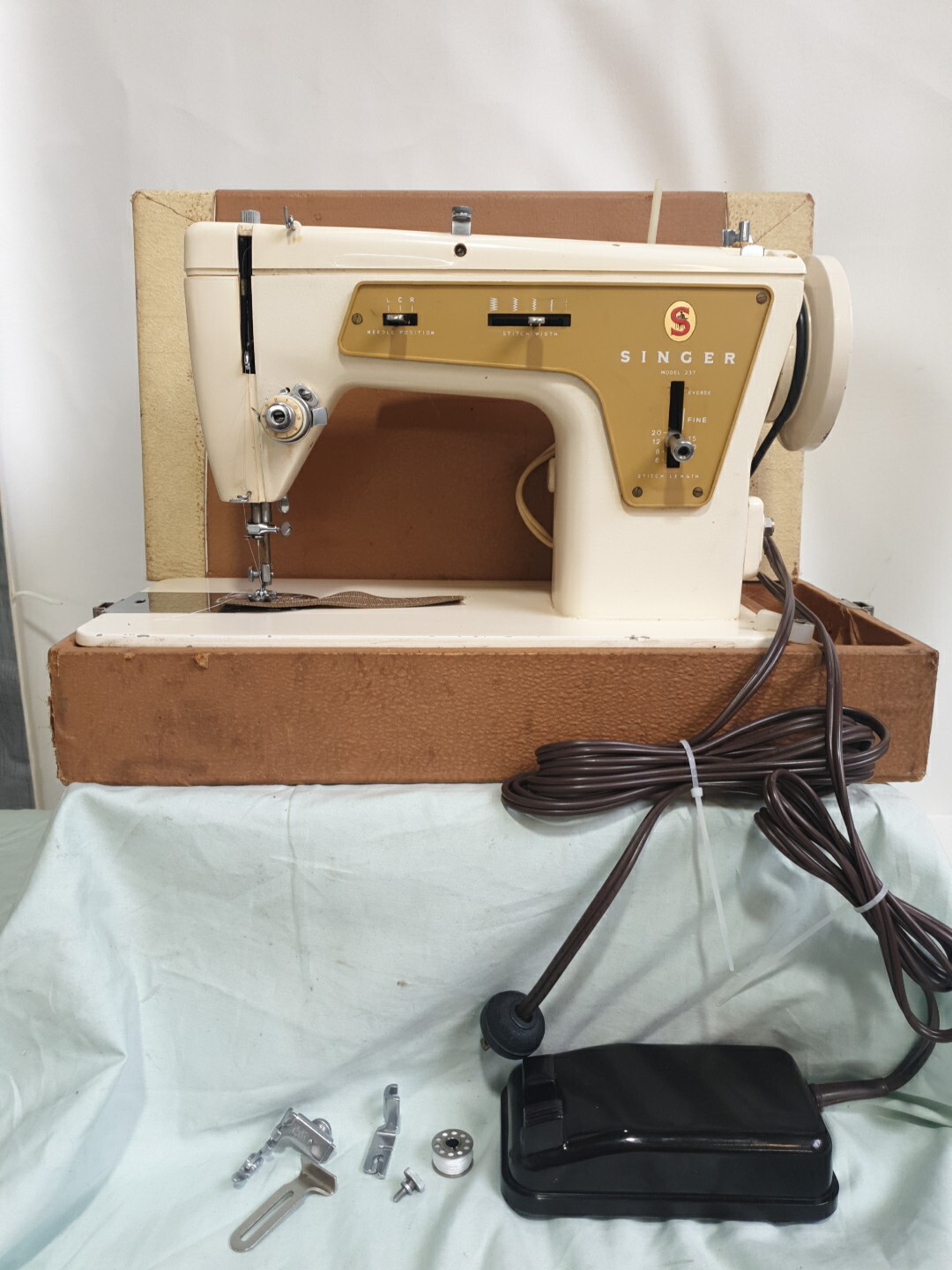 Singer Sewing Machine Model 237 Zigzag Stitch | eBay