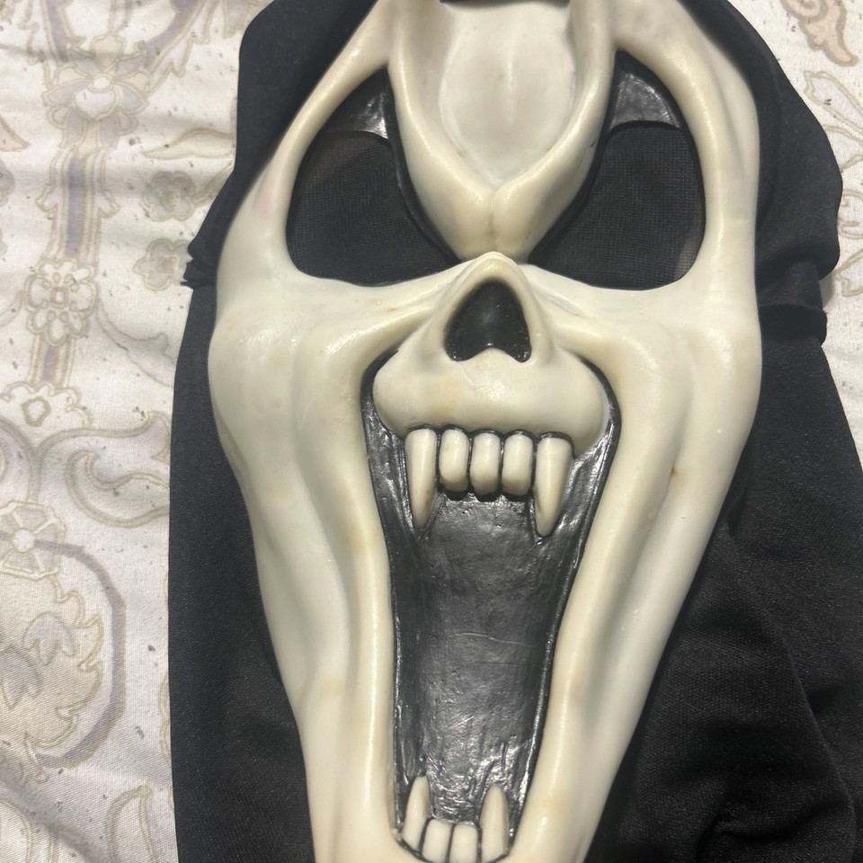 Easter Unlimited Inc Scream Ghost Face Vampire Teeth Glowing Halloween ...