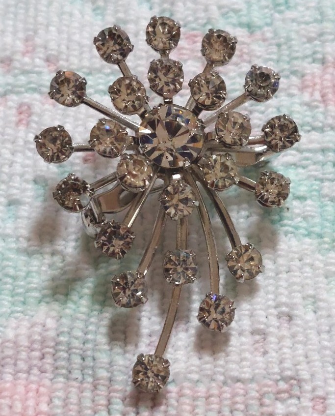 Vintage Lovely 2" Silvertoned Starburst Brooch Pin wi… - Gem