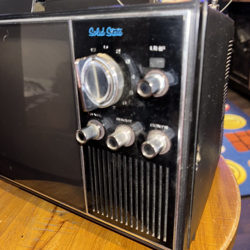 VINTAGE GENERAL ELECTRIC GE PORTABLE 10" BLACK & WHITE SOLID STATE TV ...