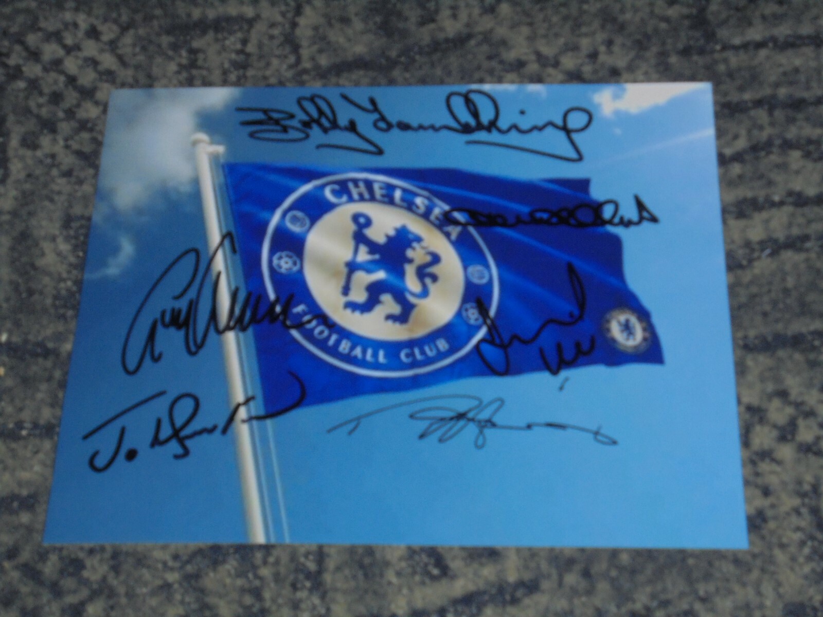 CHELSEA FLAG 10x8 PHOTO SIGNED BY 6 INC GARY CHIVERS, BOBBY TAMBLING ...
