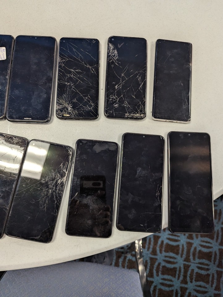 Lot of 21 mostly Samsung Phones & Smartphones Untested For Parts/Repair ...