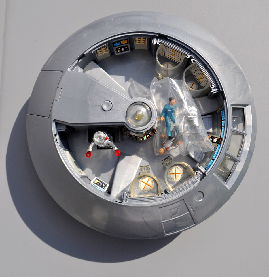 LOST IN SPACE Classic 1960s JUPITER 2 Spaceship Playset 1998 ...