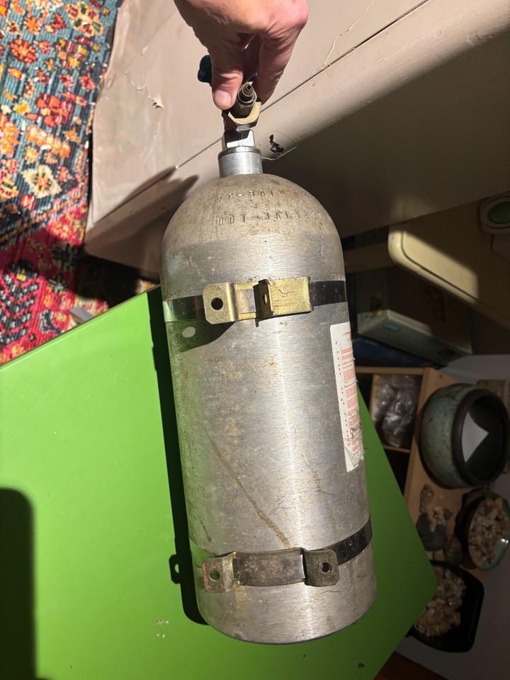 NOS tank holds 15# drag worthy | eBay