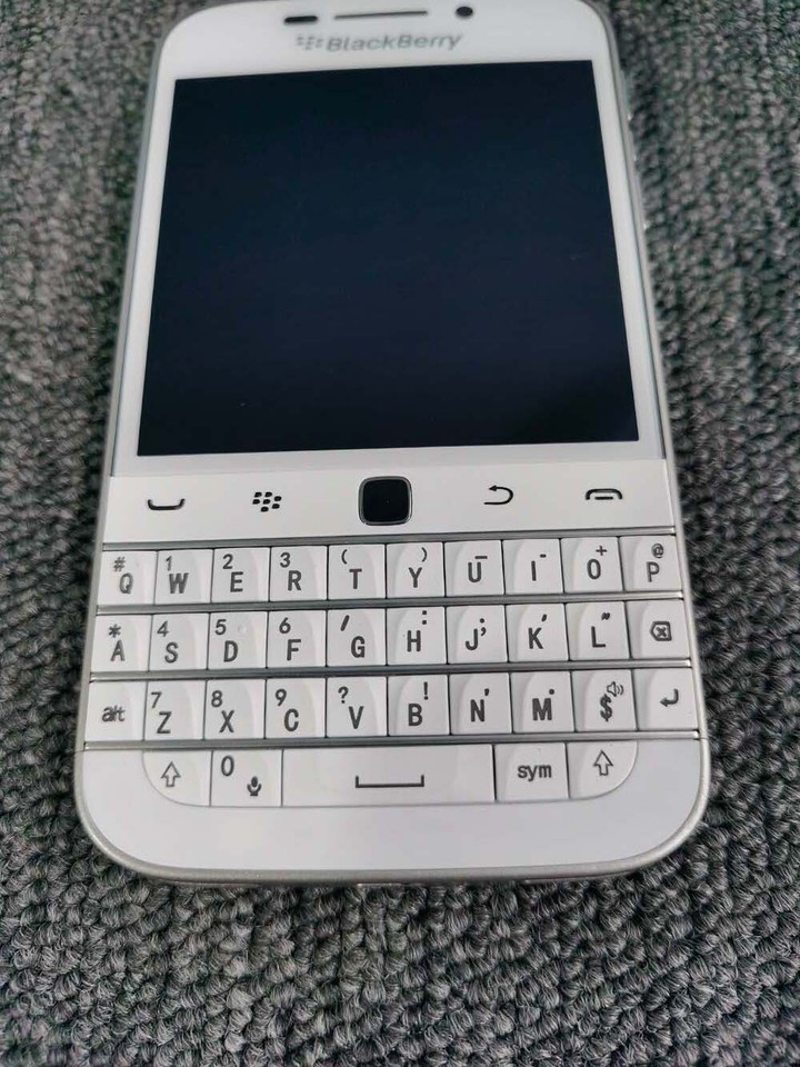 Unlocked - BlackBerry Classic Q20 - 16GB - 4G - Keyboard Smartphone | eBay