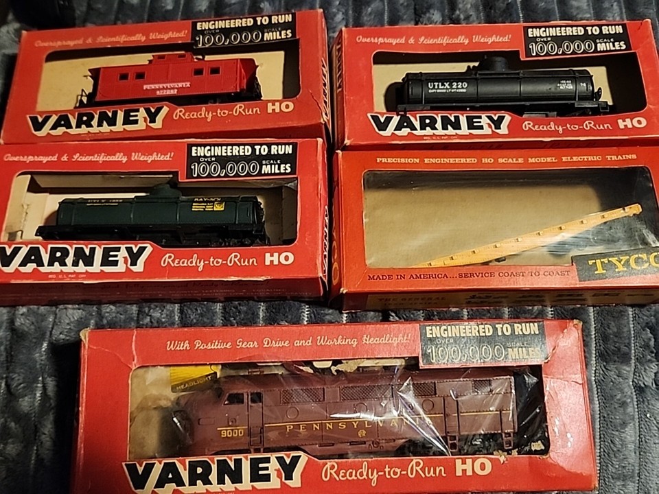 VARNEY HO PR F3 Diesel Pennsylvania 9000 PRR Locomotiv Model Train W/ 4 ...