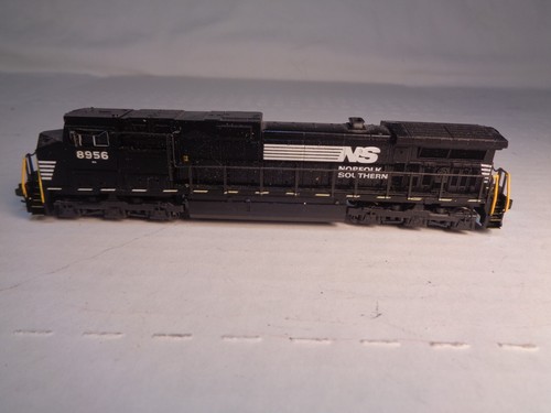 N Scale Kato Norfolk Southern Diesel Engine #8956 | eBay