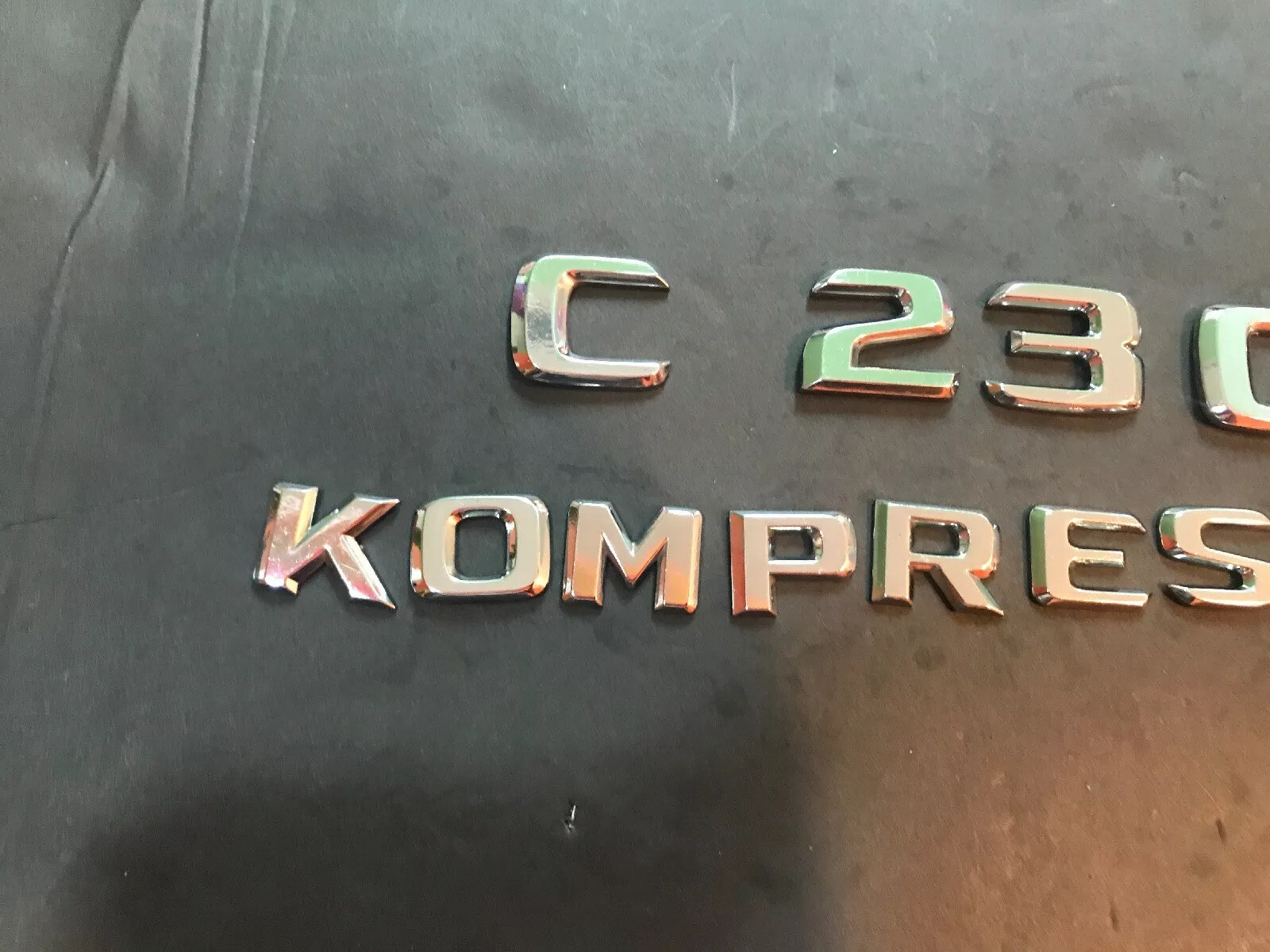 01-07 M-BENZ C230 C320 KOMPRESSOR EMBLEM REAR TRUNK LOGO LETTERS ...