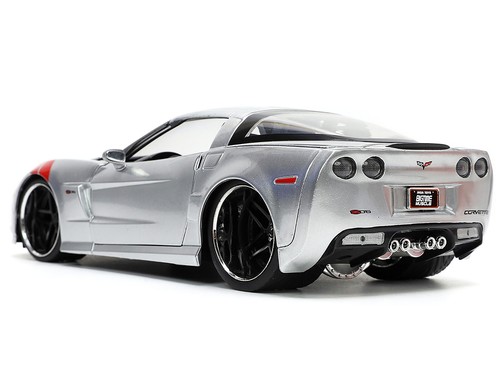 2006 Chevrolet Corvette Z06 Diecast Model Car 1/24 Silver Metallic Red ...