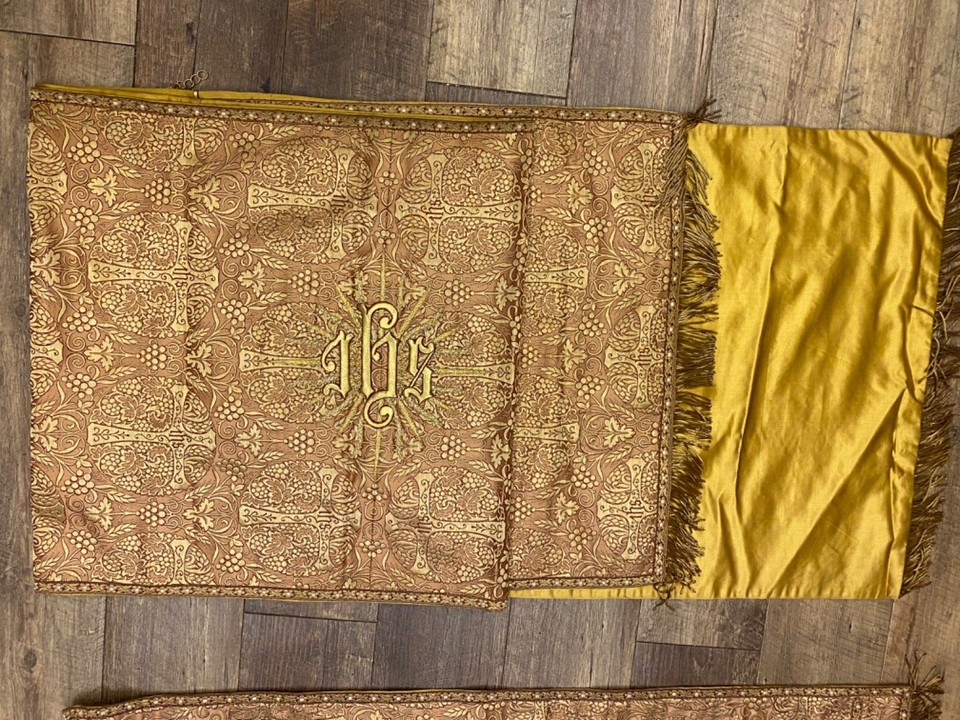 Elegant Gold Brocade Liturgical Priest Vestments/Collars/Alter Cloth ...