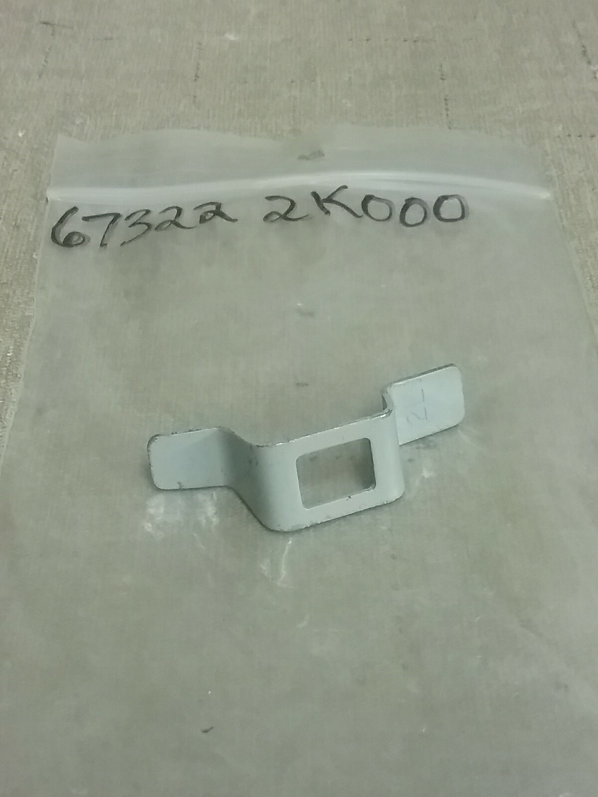 KIA Replacement 67322-2K000 Brkt-FR Roof Garnish Mount | eBay