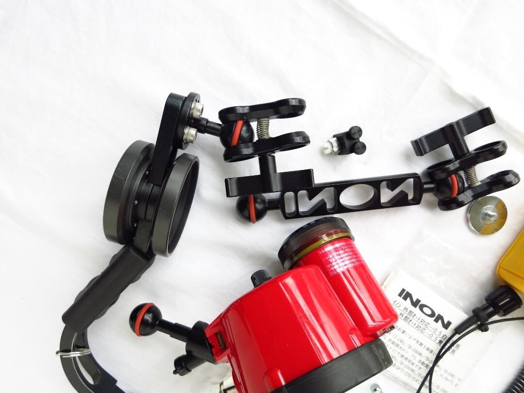 INON D-2000 Underwater Flash Strobe Red w/ Optical Cable ,Arm and stay ...