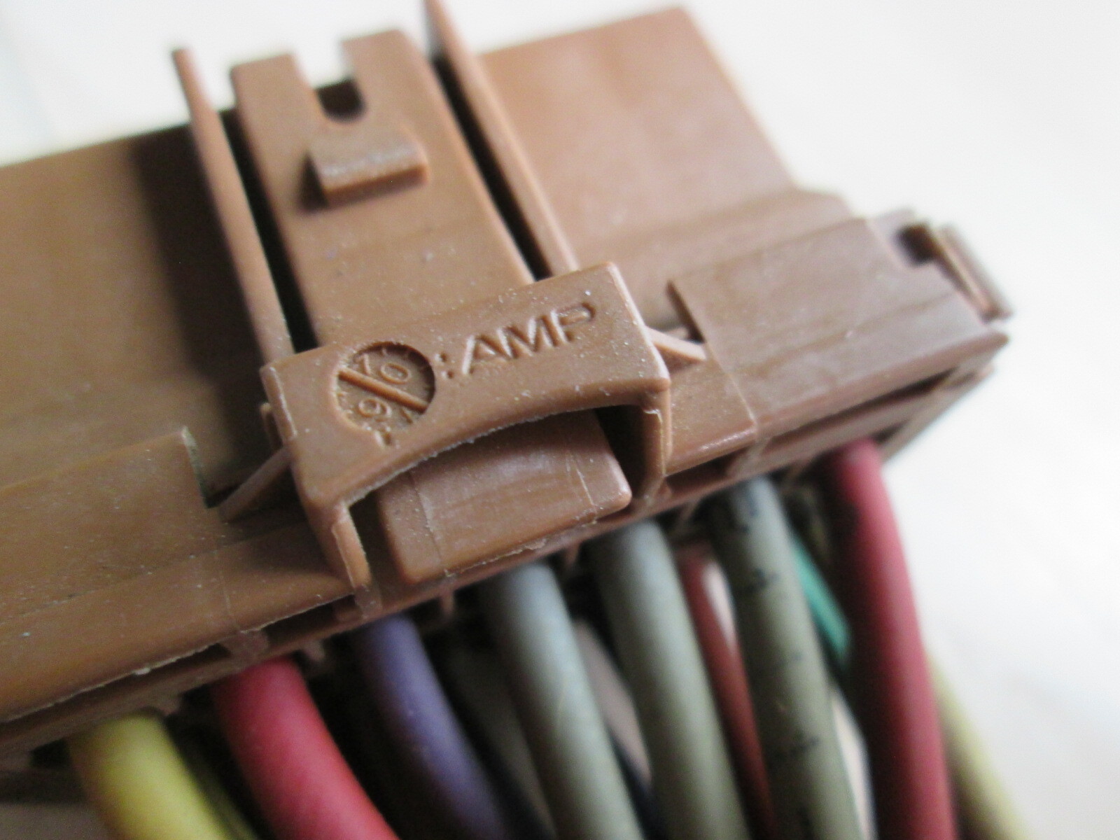 Peterbilt AMP 968975-1 21-pin Brown Connector w/ Wiring for MFTS Module ...