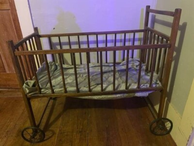 1800-1899 - Baby Crib