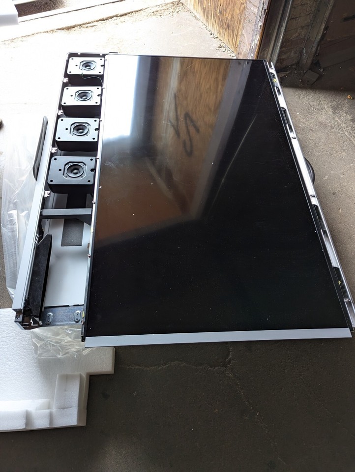 Cisco MX800 TelePresence Dual 70" LED Monitors and Dual Camera System w ...