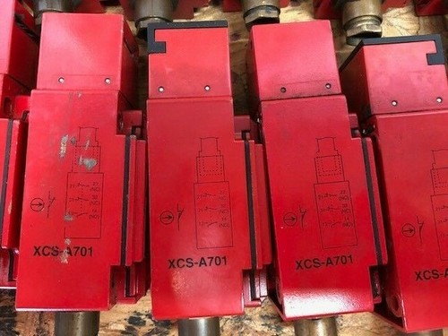 Schneider Telemecanique Sensor XCS-A701 Safety Limit Switch- Used ...
