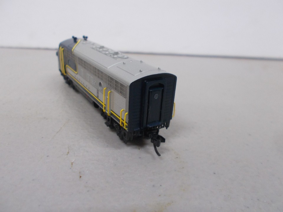 INTERMOUNTAIN ~SANTA FE / ATSF - BLUEBONNET F7A LOCOMOTIVE # 325~N ...