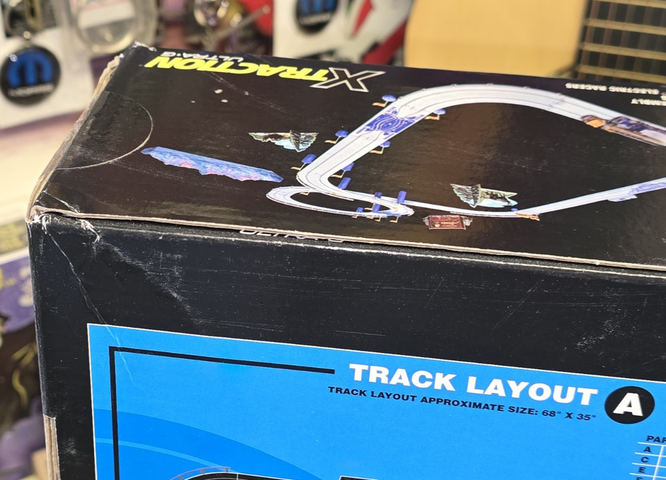 Auto World Semi-Frozen Racing Rigs Ice Road Semi Trucks Slot X-Traction ...