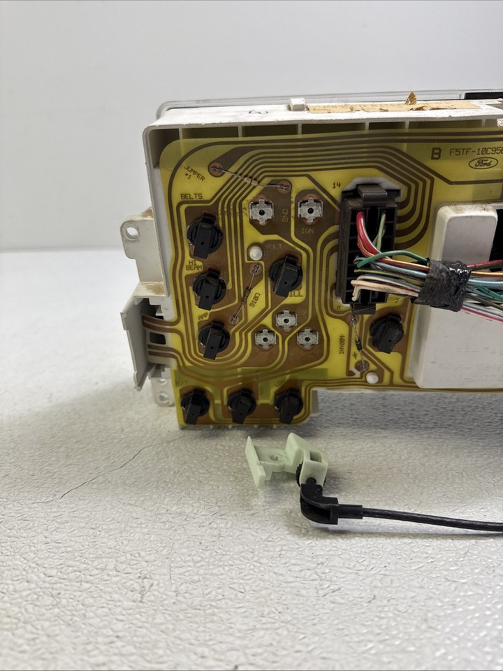 94-95 Ford F-150 F-250 F-350 Bronco Instrument Speedometer Cluster ...