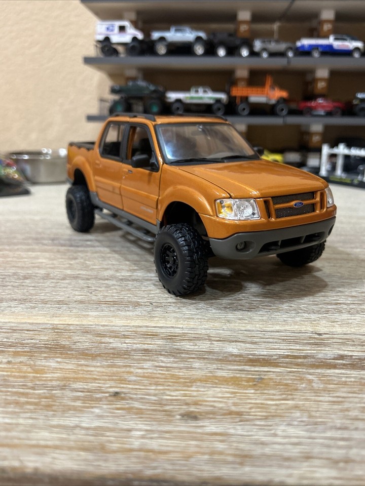 Custom 1/18 Scale Ford Explorer Sport Trac | eBay