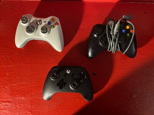 Microsoft Xbox 360 Controllers - Lot of 3 With 2 Plugs - Untested | eBay