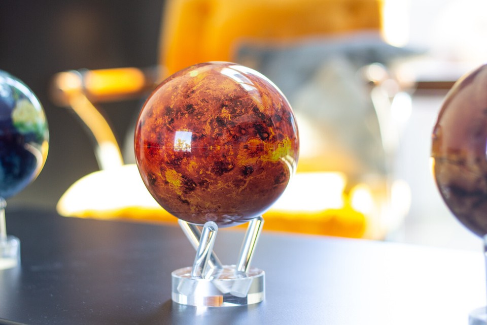 ϺOVɅ 4.5" Rotating Venus Globe. Acrylic Exterior Light Powered Magnetic ...