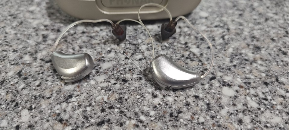 Starkey Muse I2400 BTE Bluetooth Hearing Aids In Case Free Shipping | eBay
