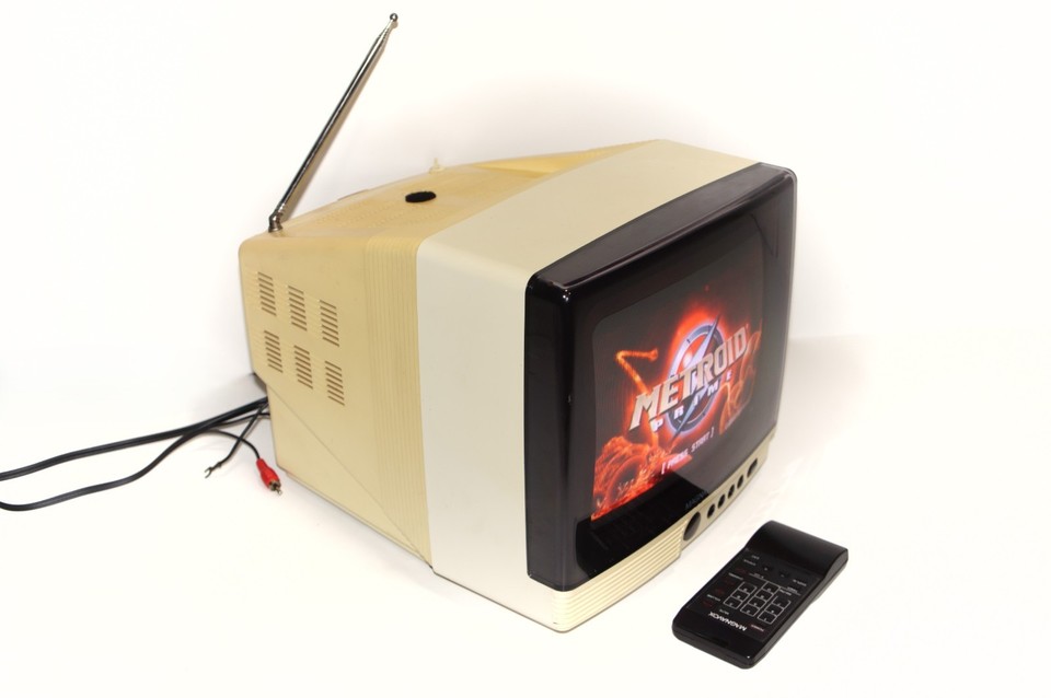 🔥1992 Vintage Magnavox Small 9" CRT Retro Gaming TV White AV Hookups ...