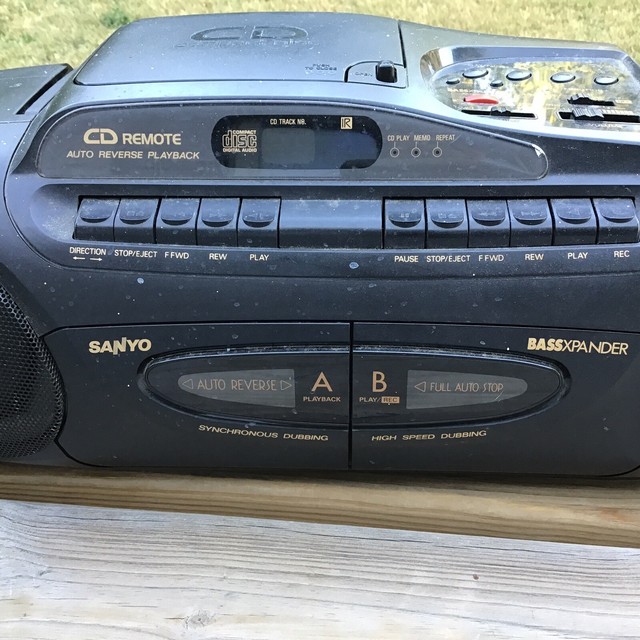 SANYO BassXpander Stereo Cassette Radio Boom Box MCD-Z43 1993 (CD Does ...