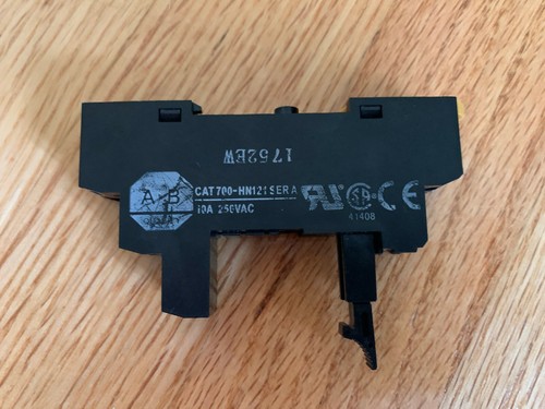Allen Bradley relay base 5-blade Socket CAT: 700-HN121 SER. A, 10amp ...